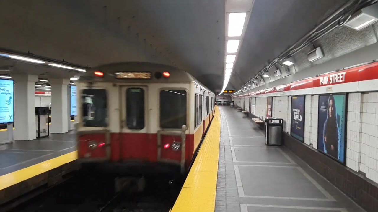 MBTA Red Line Pullman/UTDC 01500-01700 Series Leaving Park Street ...