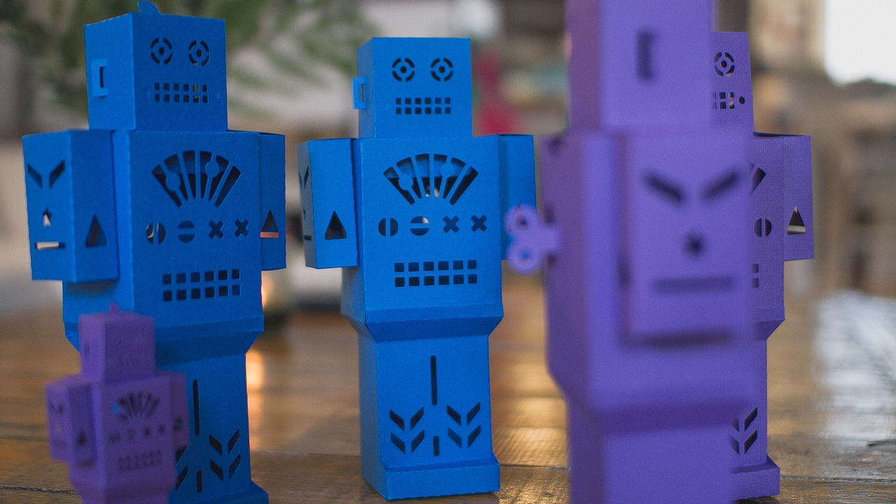 ScanNCut: Paper Robots Resizing and Making - YouTube