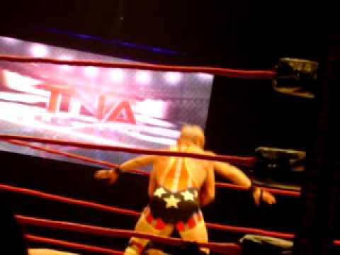 angle triple suplex-glasgow - YouTube