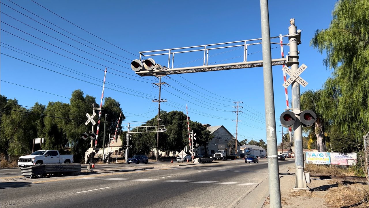 SERA 2666 @ Wells Road Railroad Crossing, Saticoy CA 11-8-23 - YouTube