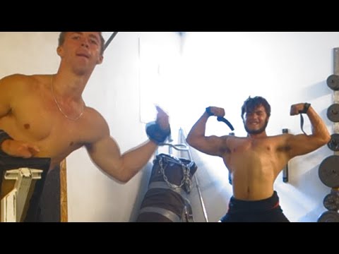 Just two gymbros peacefully training back - YouTube