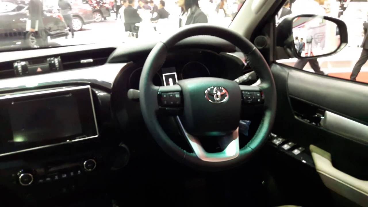 Toyota hilux Revo D-cab Prerunner 2x4 2.8 G a/t - YouTube