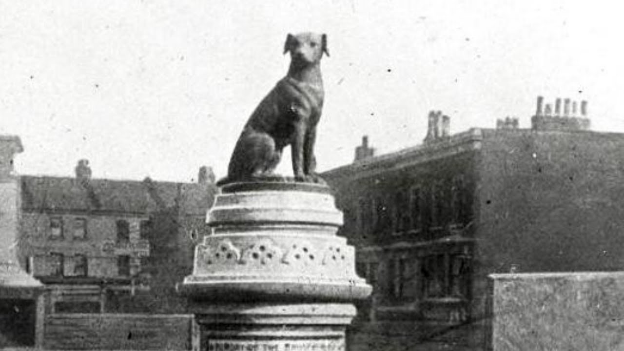 10 Most Controversial Statues In The World - YouTube