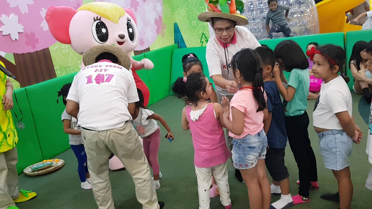Kidzoona mascot with Brianah - YouTube