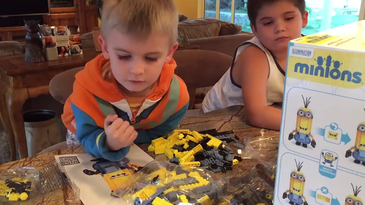 Giant Minion Kevin MEGA BLOKS Build A Minion Super Fast! HobbyKidsTV ...