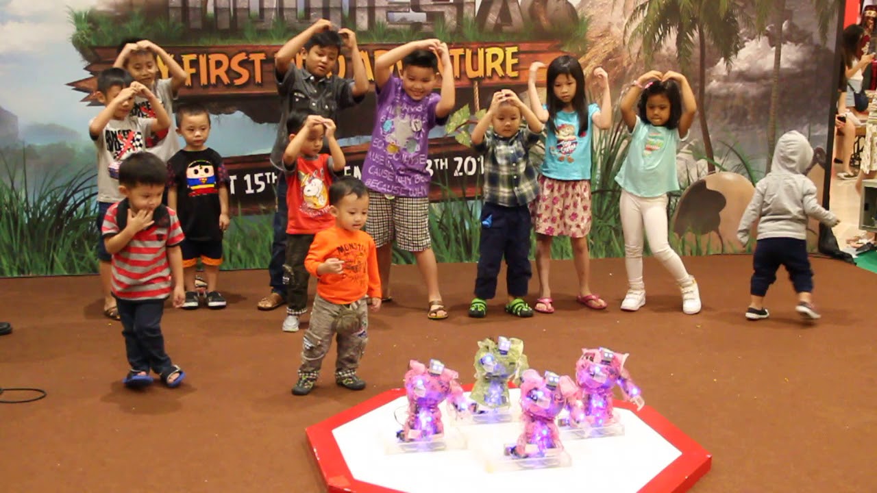 SARI Teknologi - Dancing With Robot - YouTube