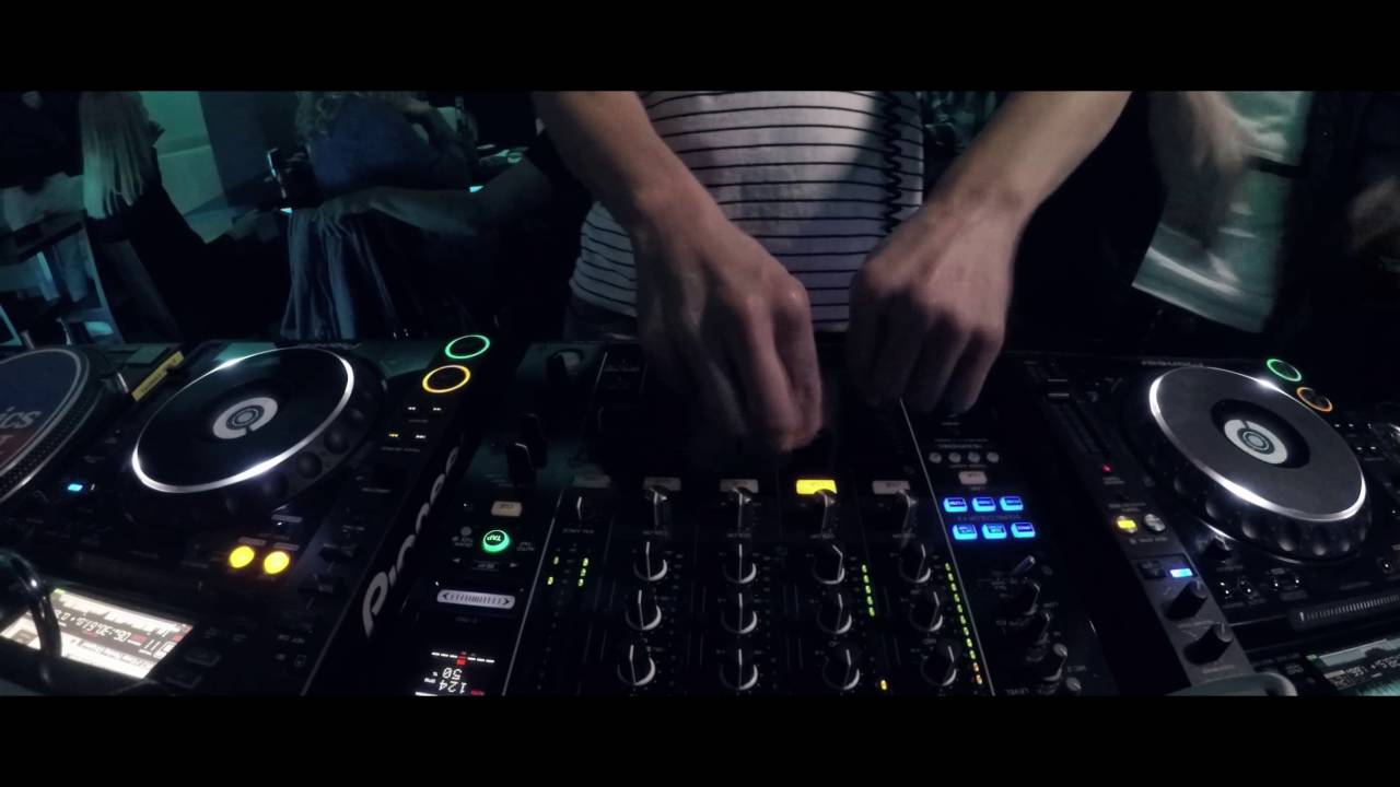 Tom Faron @ PlusEins /+1 [SUB, 2k] - YouTube