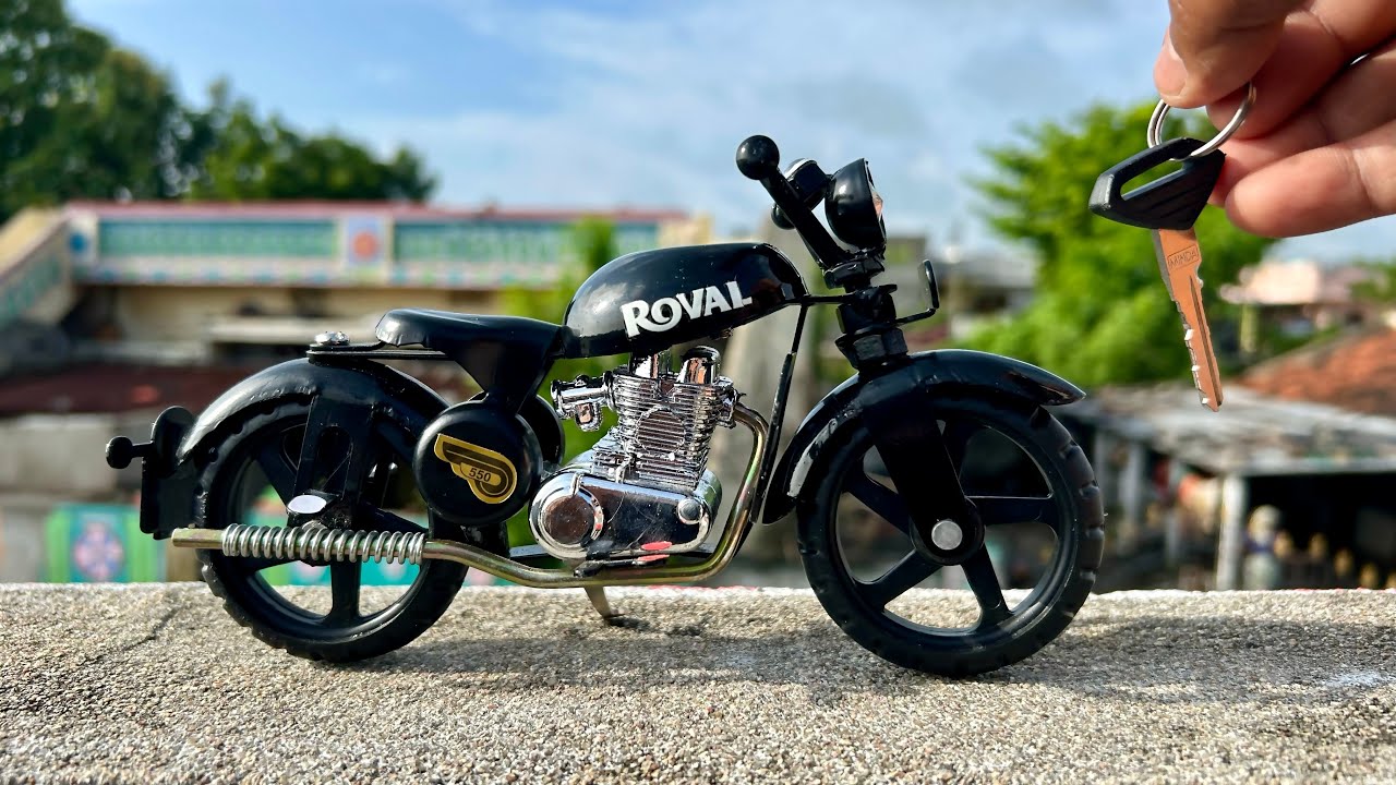 Unboxing Royal Enfield Classic 350 Scale 1:12 Model Black | Miniature ...