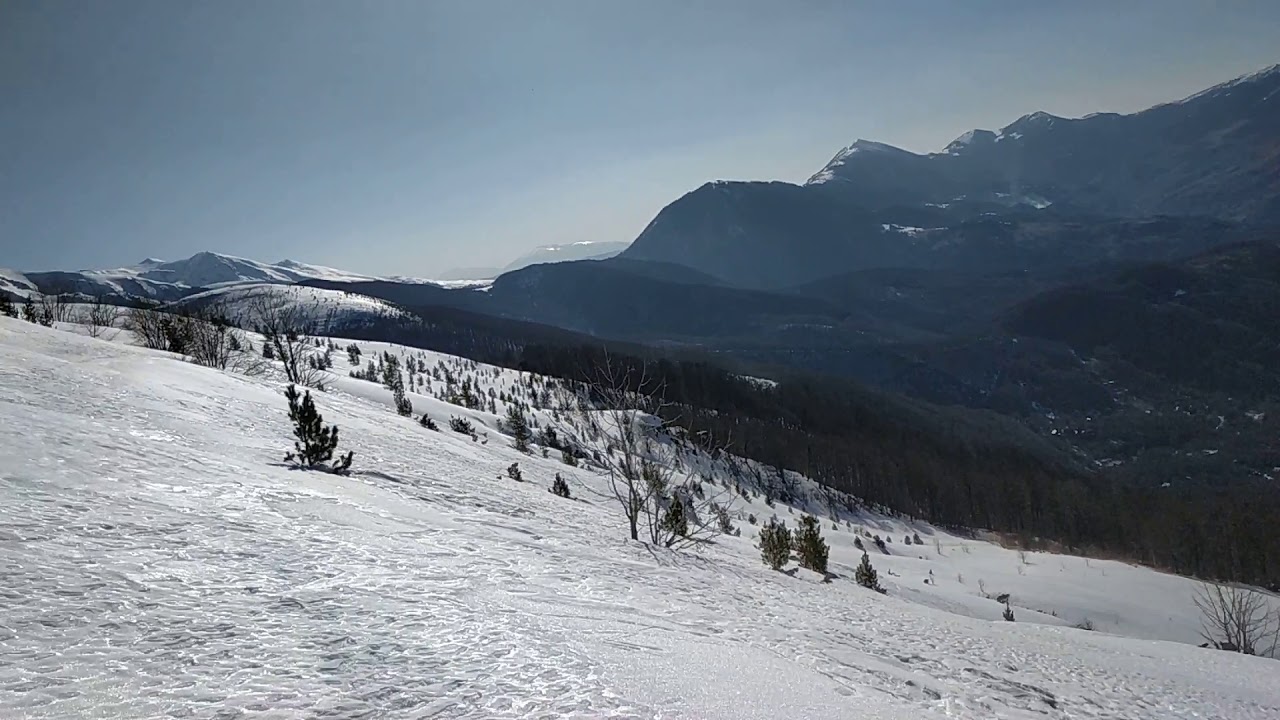 Virtual Winter Walk - Walking in a Snowy Mountain - Crunching Snow ...