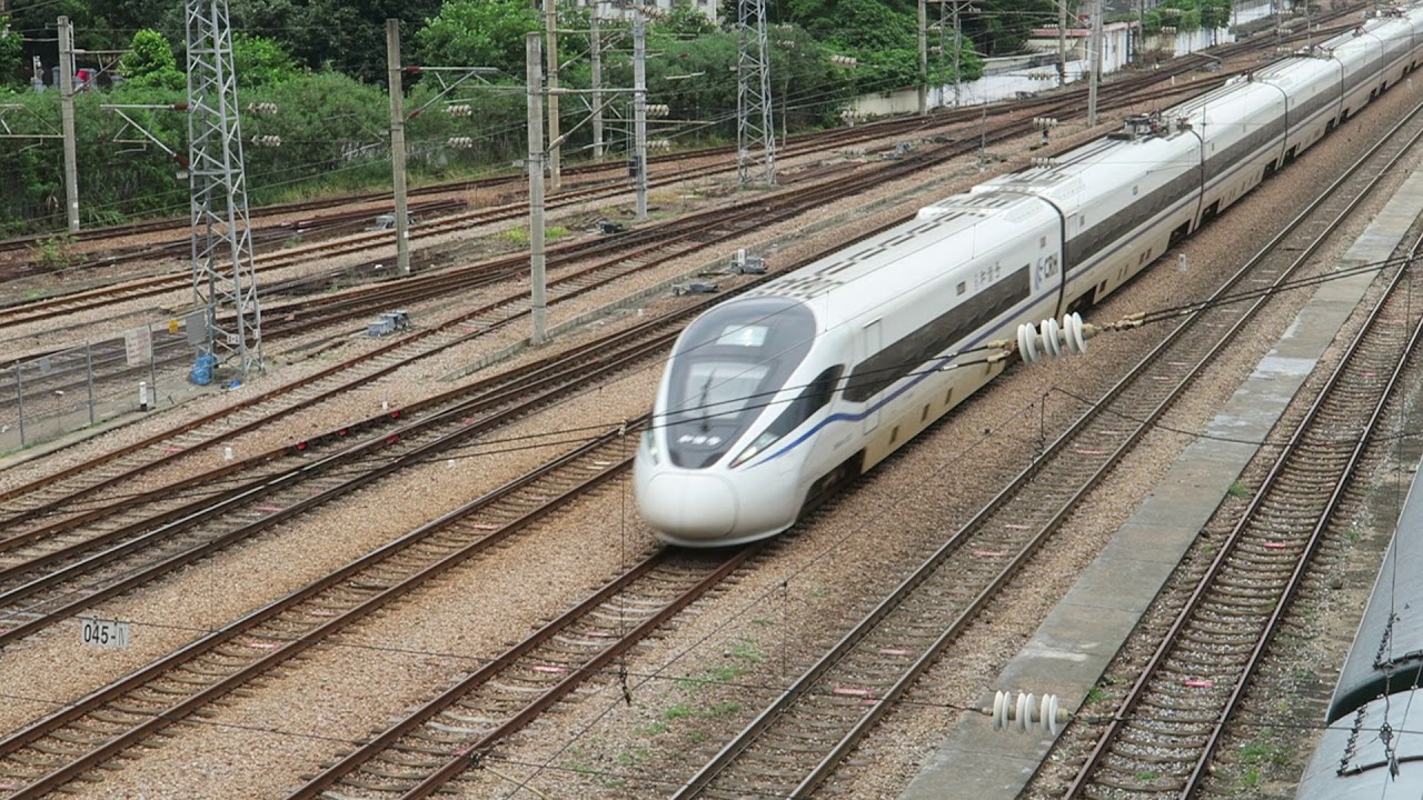 CRH1A-A, China High Speed train 中國高速列車 - YouTube