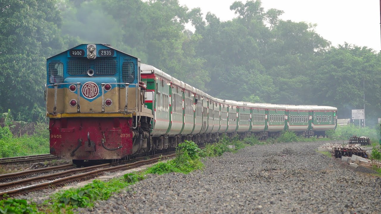 Upaban Express Train powered by EMD 2935 GT18LA-2 South Korean Locomotive || Bangladesh Railway ...