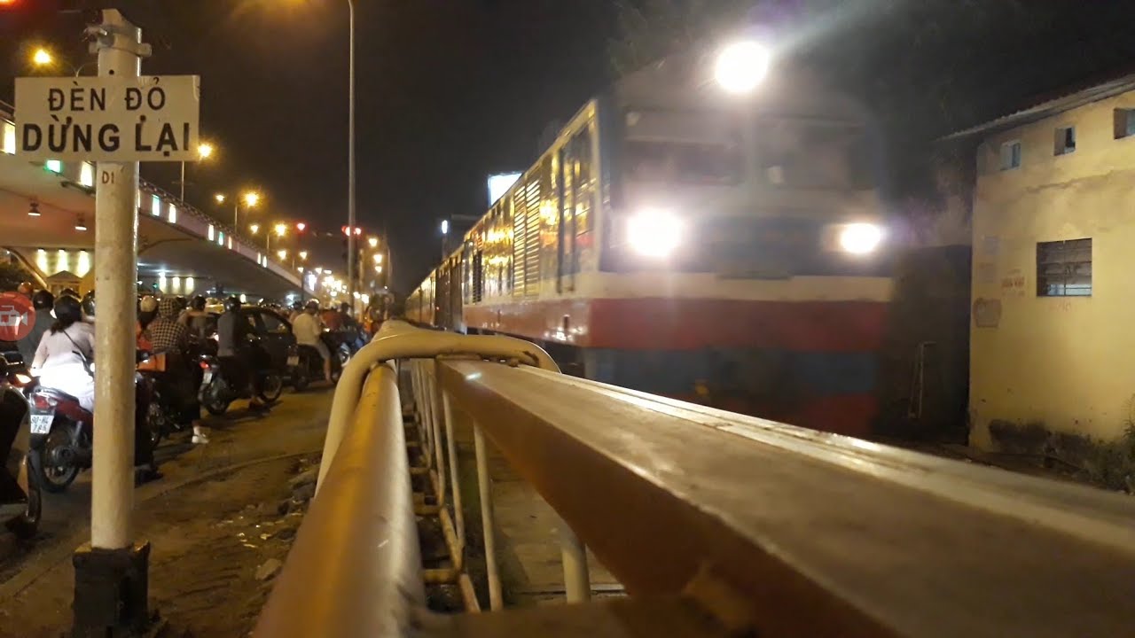 [636] D19E-924 kéo tàu SE6 (30/09/2018) [HD1080p@30fps] - YouTube