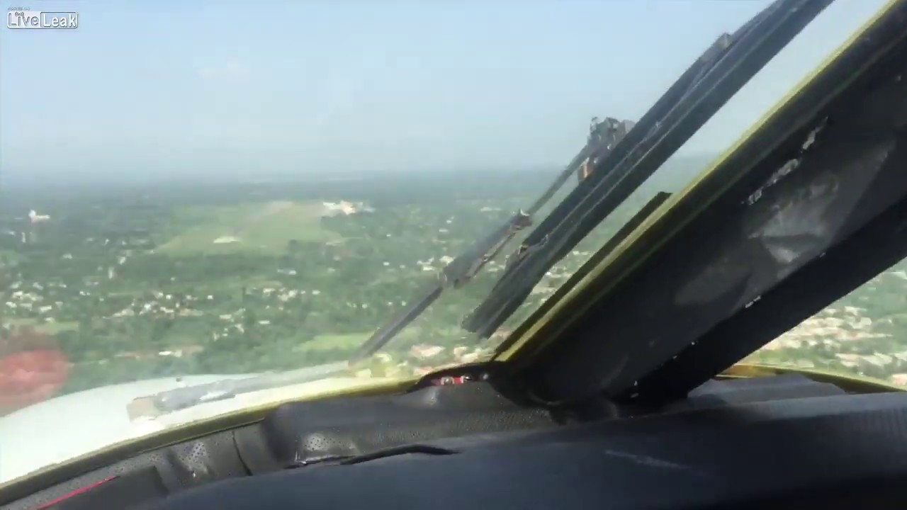 Airplane engine failure - Emergency landing - Cockpit view - YouTube
