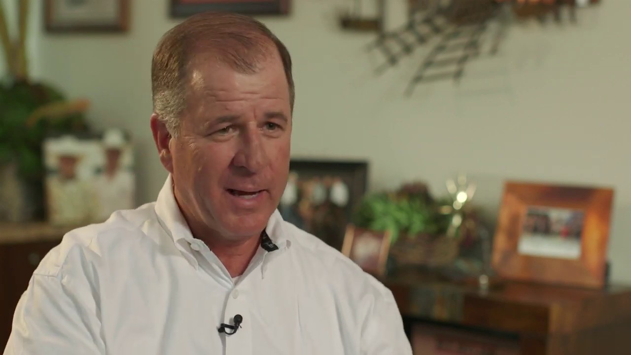 “Bill” Byler, Jr. Receives the Distinguished Alumni Award - YouTube