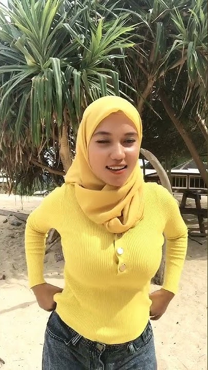 Tik tok Gadis Hijab Cantik Gunung Gede pakaian ketat - YouTube