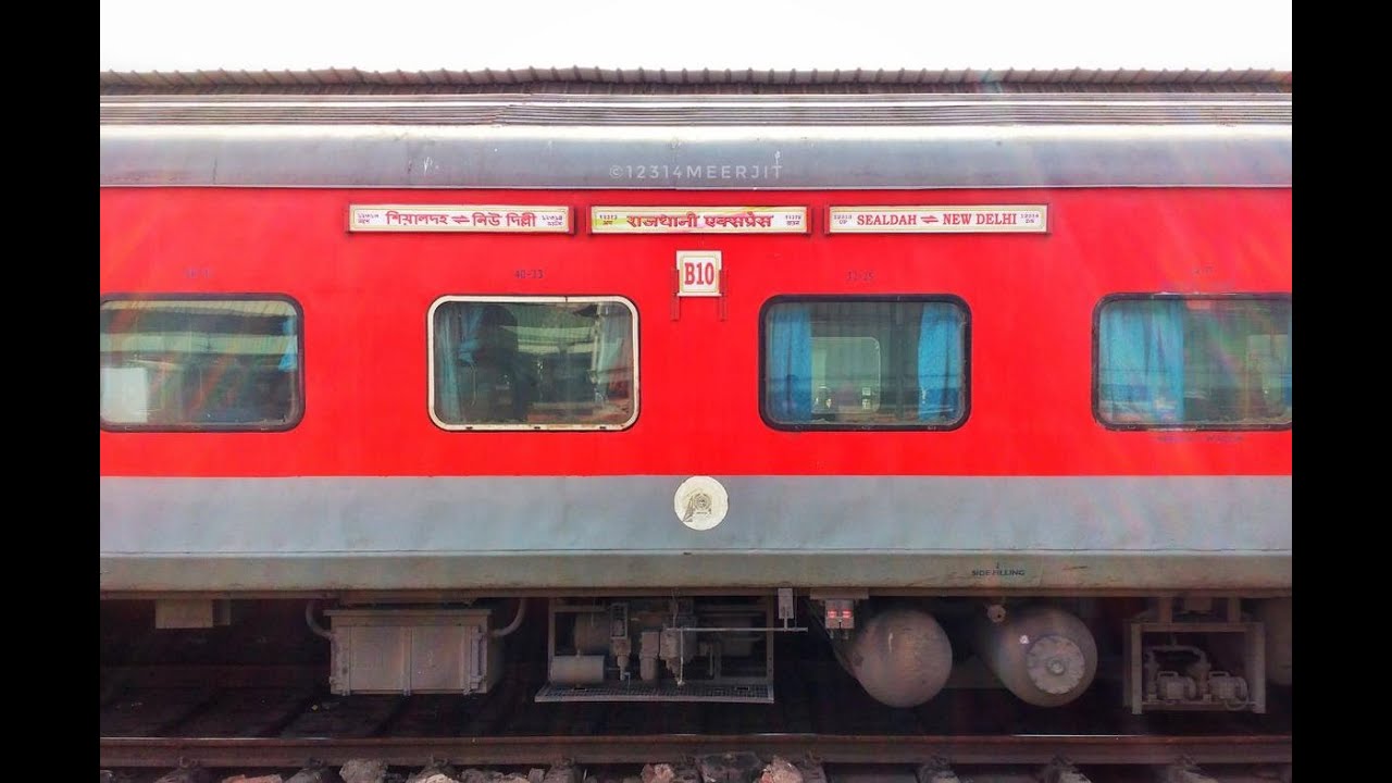 Sealdah New Delhi Rajdhani Express passing near Bally l শিয়ালদহ -নিউ ...
