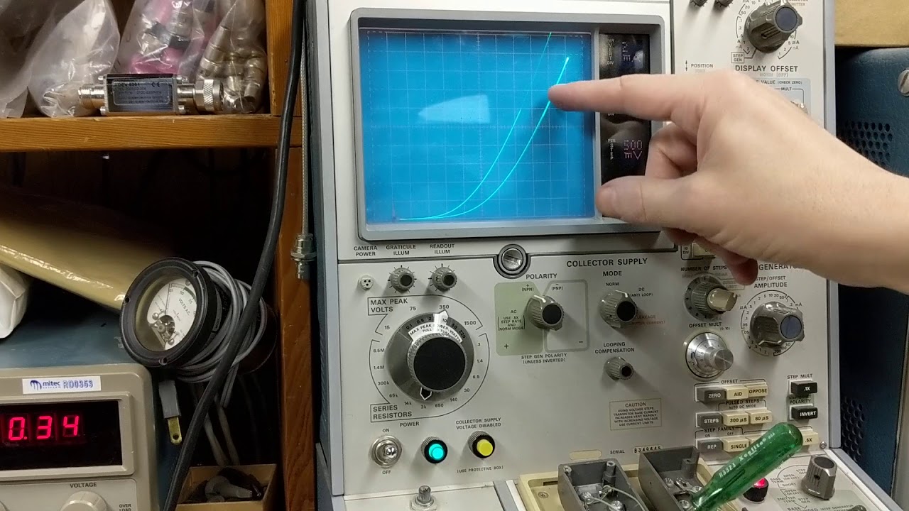 Testing a 6DJ8 Tube Using a Tektronix 576 Curve Tracer - YouTube