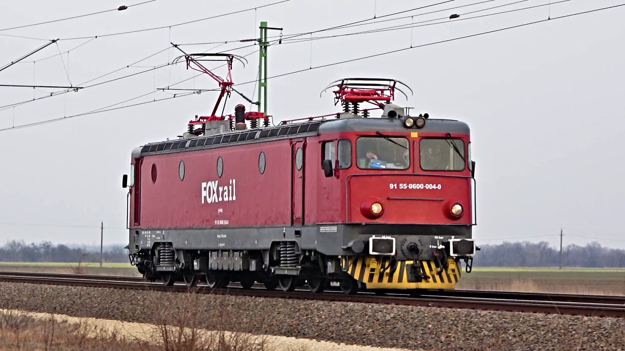 A FOX Rail mozdonya halad gépmenetben Szolnok felé - YouTube