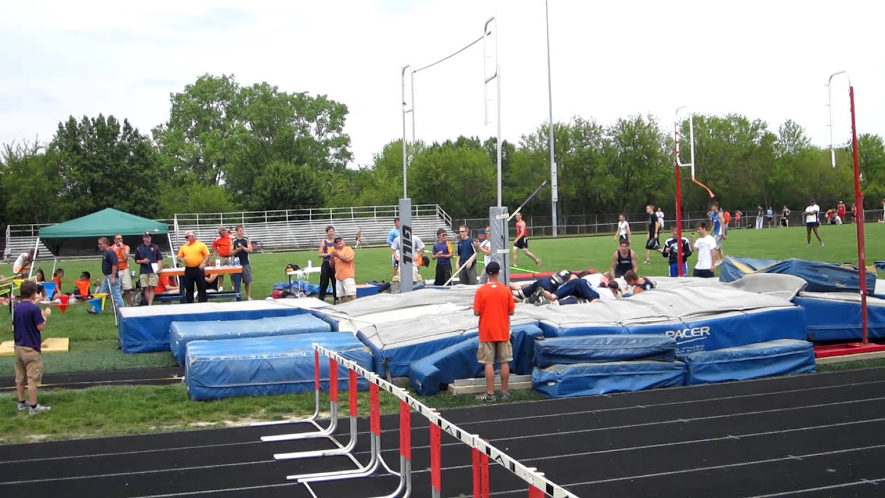 Tyler Ginger Clears 15' 9" - YouTube