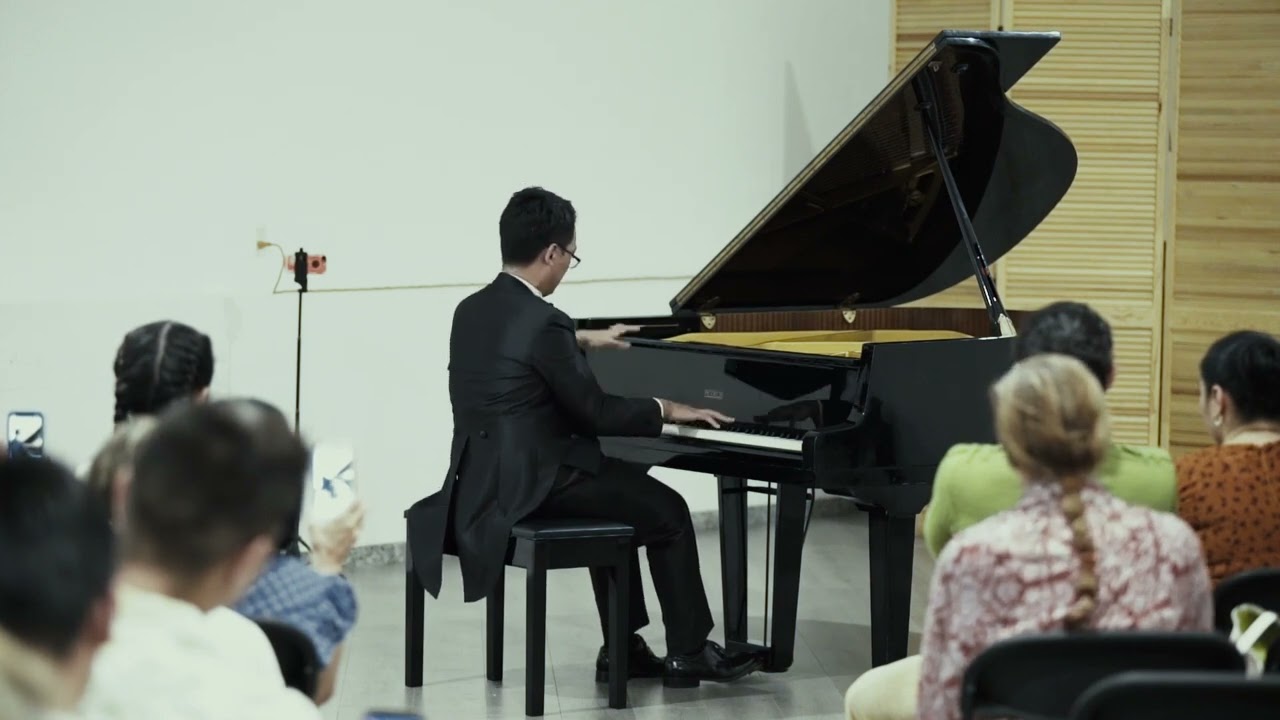 Chiu Yu Chen in Acapulco- Chopin: Polonaise in A flat Major Op.53 - YouTube