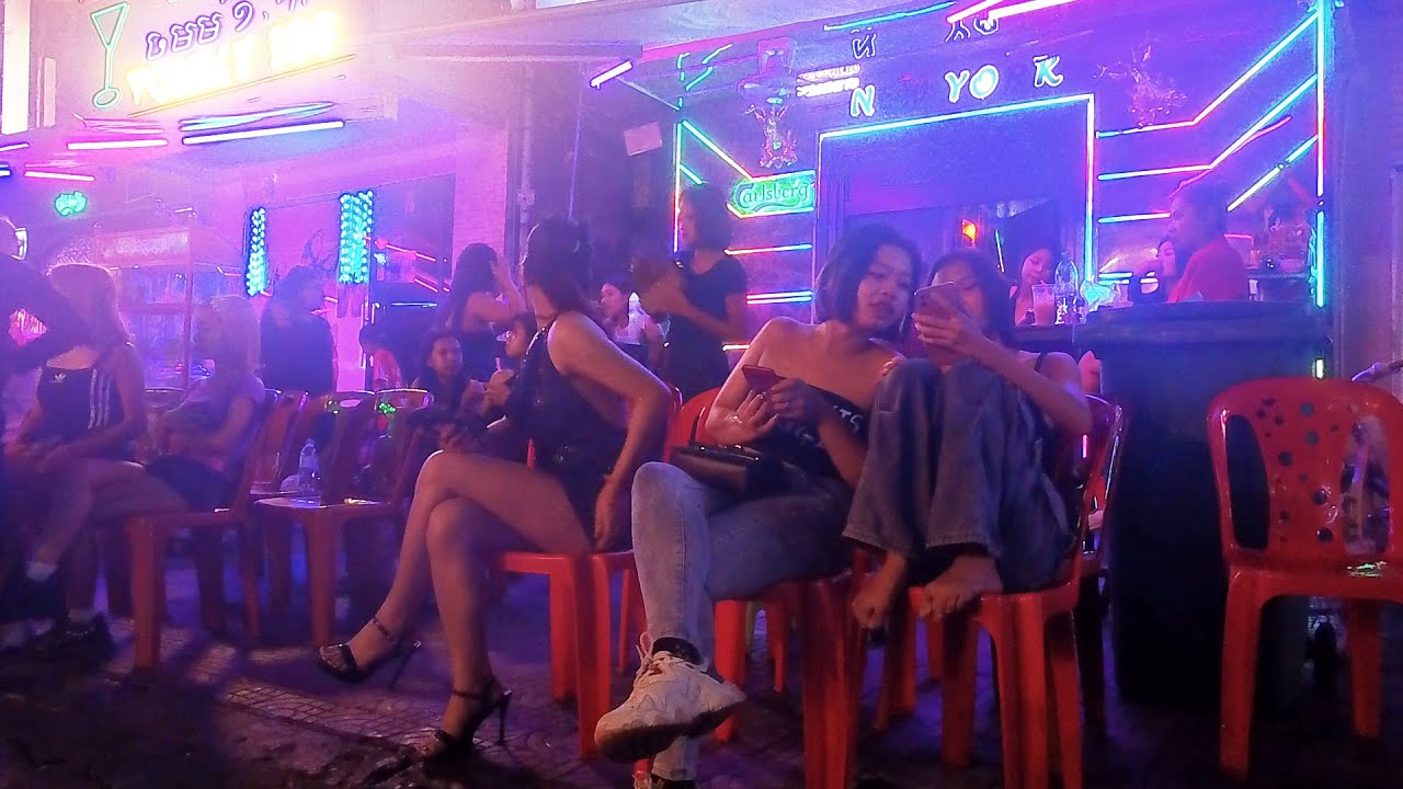 Phnom Penh Street 136 - Phnom Penh Red Light District - YouTube