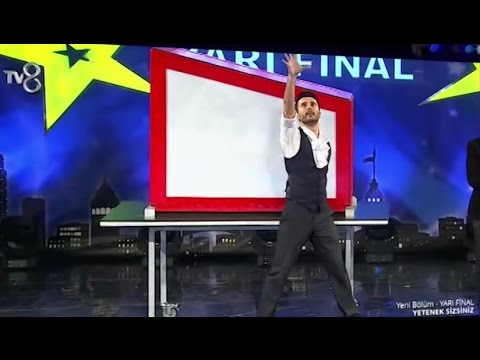 İllüzyonist Sihirbaz Özgür Kapmaz Yetenek Sizsiniz Yarı Final Performansı sihirbaz izle filmi