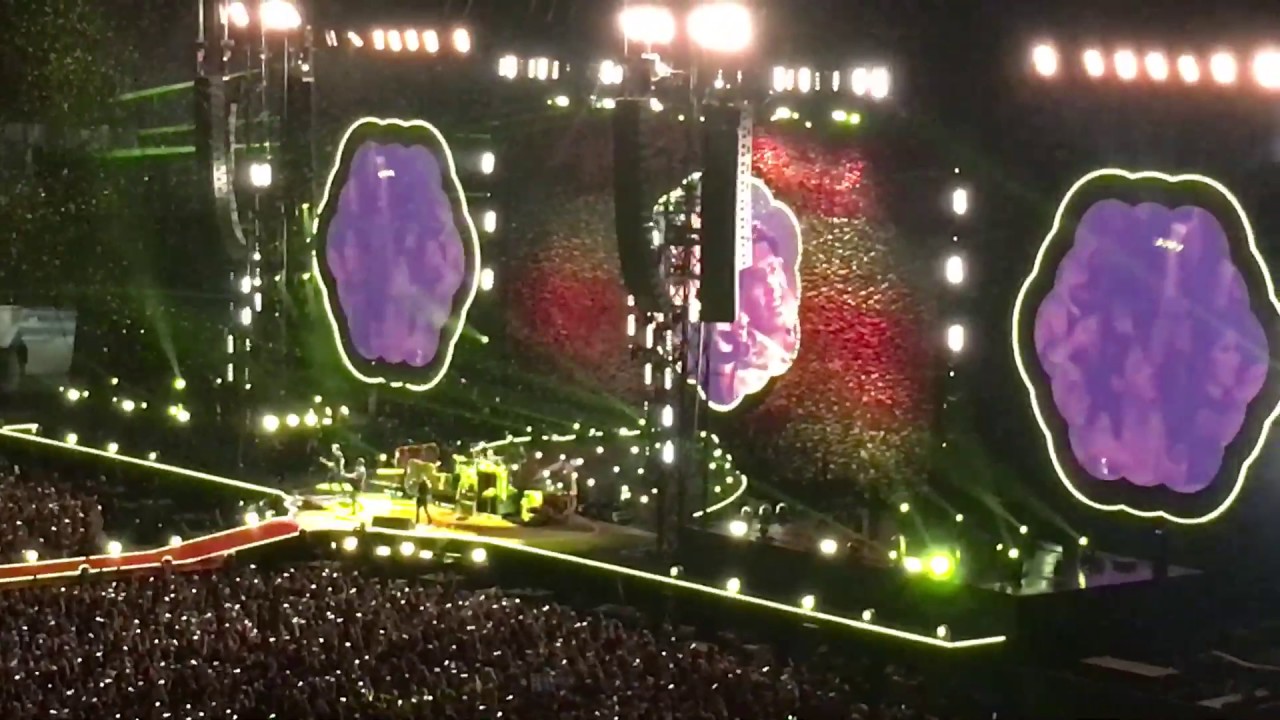 Yellow - Coldplay @ National Stadium Singapore - YouTube