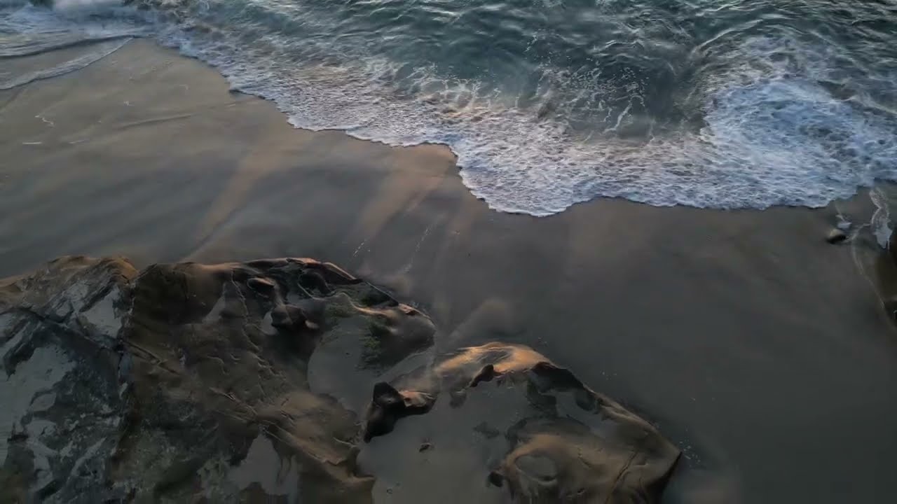 Amazing waves from above - YouTube