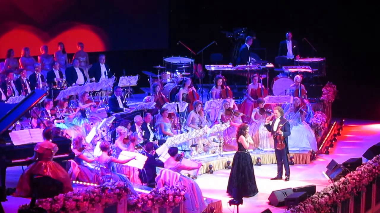 Besame mucho, Andre Rieu con Soprano Chilena Laura Engel - YouTube