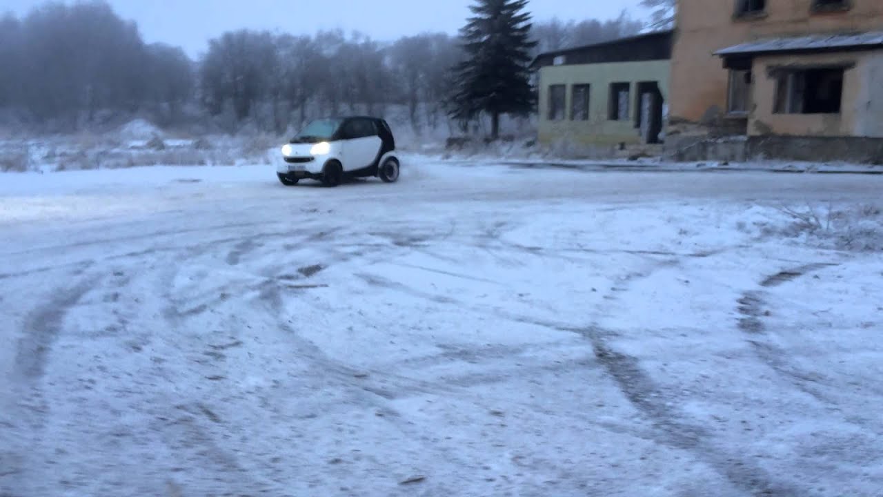 Smart Fortwo snow drift - YouTube