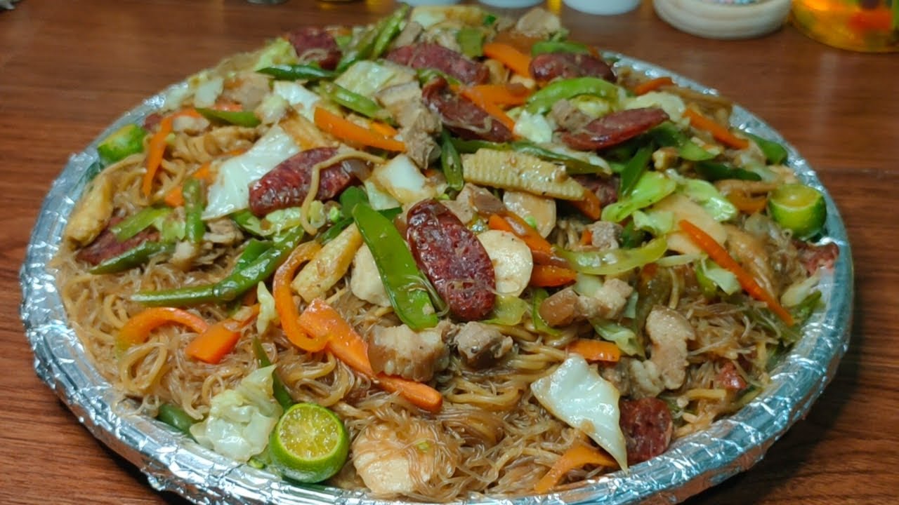 PANCIT BIHON AT CANTON GUISADO NA MAS PINASARAP! - YouTube