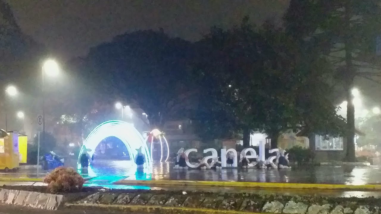 Noite com forte nevoeiro, frio e garoa em Canela, RS - 14/04/2023 - YouTube