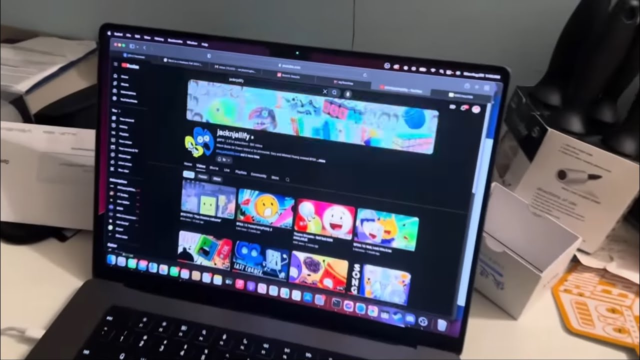 Haunted computer (ANALOG HORROR) - YouTube