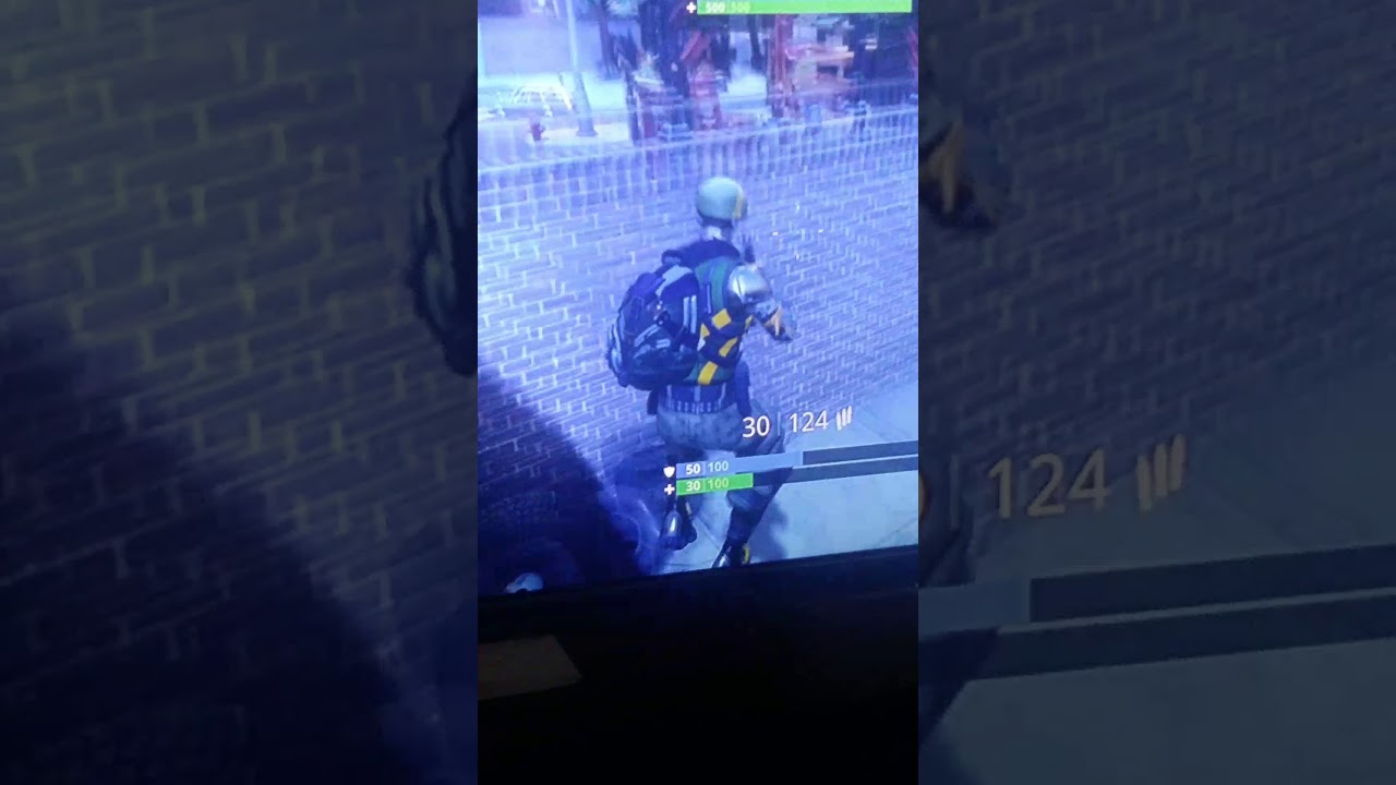 Robert plays fortnite - YouTube