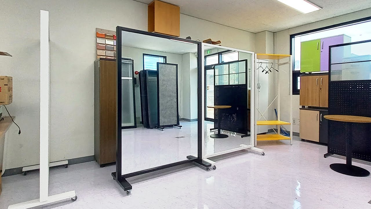 아이플러스 유리파티션 혼자 서 있는 이동식 대형 거울파티션과 움직이는 강화유리파티션 가림막 사무실의류매장헬스장필라테스센터요가수업홈트레이닝 Youtube