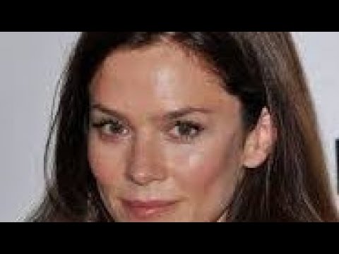 Anna Friel Biography in Short