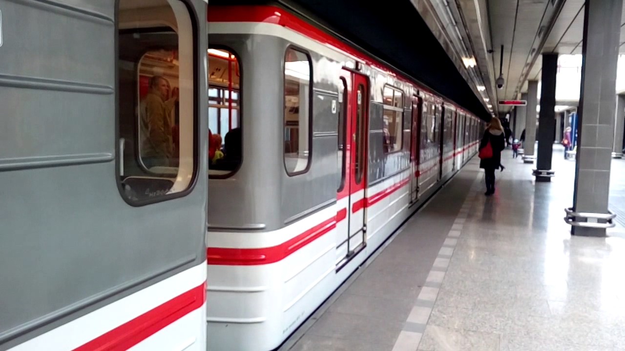 Metro Praha - Linka B - YouTube