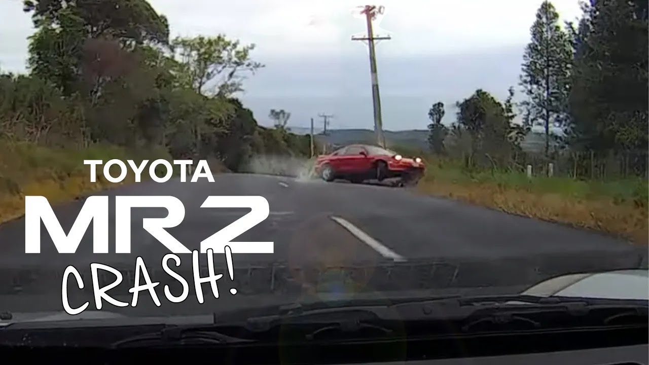 Toyota MR2 SW20 Crash caught on dashcam - YouTube