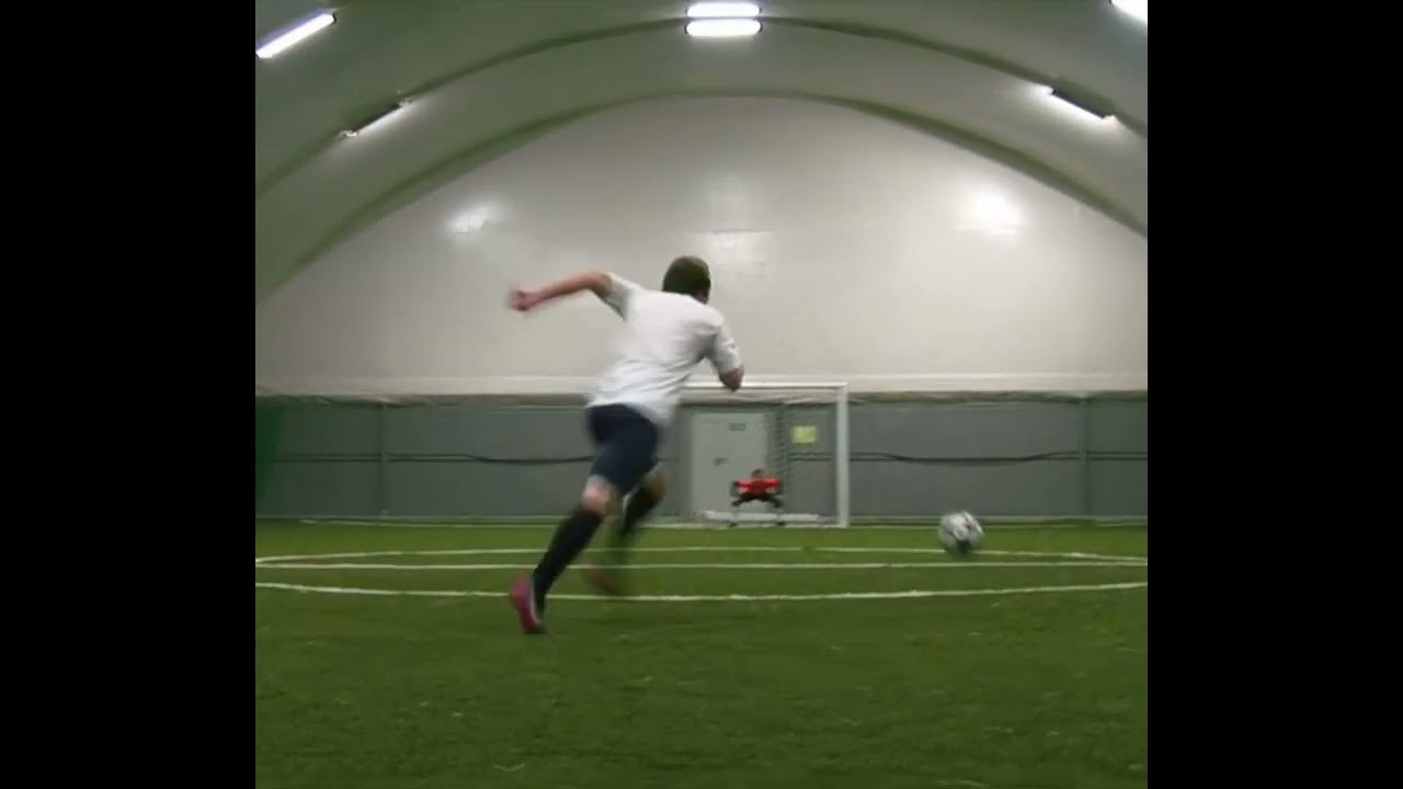 #Футбол /10. Финт «Гарринча» с завершением 🇧🇷 - YouTube