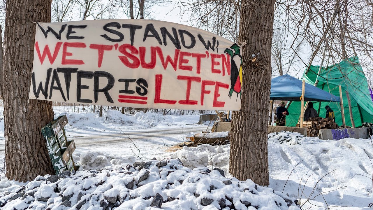 Kahnawake blockade continues Saturday to support the Wet’suwet’en - YouTube
