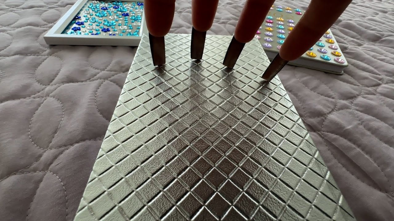 ASMR - build-up Tapping & Scratching On Random Items ! One minute ! - YouTube