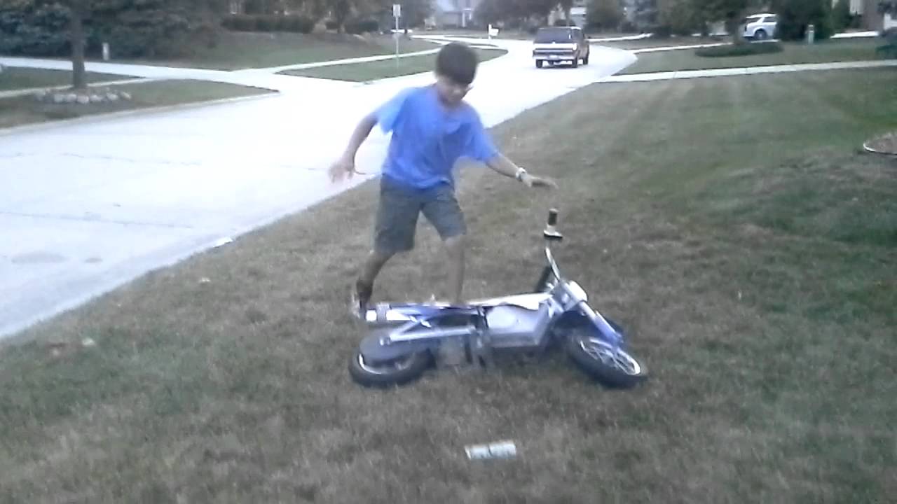 Conner falls on mx350 funny - YouTube