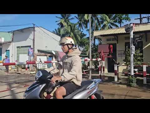 D19E - 970 kéo mác tàu HASY4 từ Giáp Bát đi Sóng Thần - YouTube