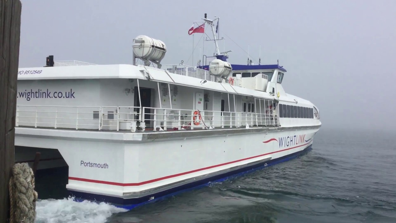Wight Ryder 2 leaving Ryde - YouTube