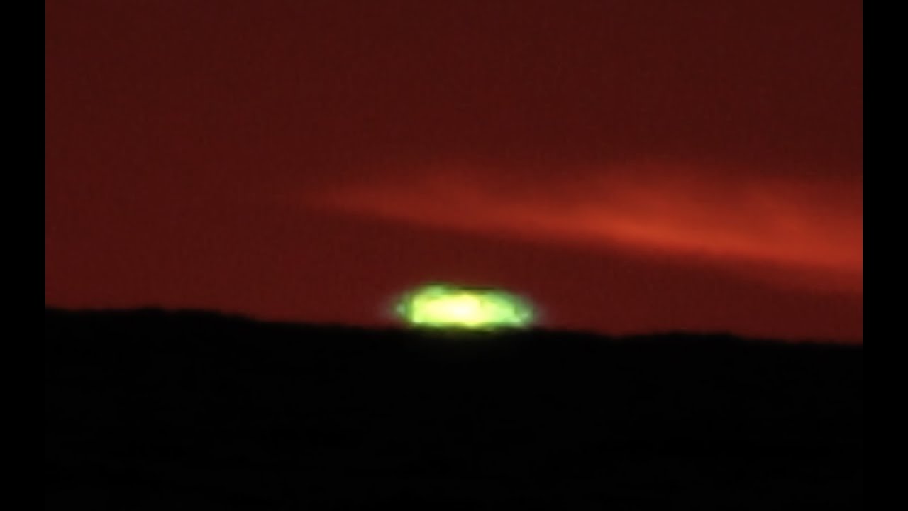 The Elusive Green Flash—Sun setting over Lake Michigan - YouTube