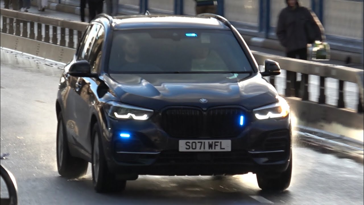 Metropolitan Police, Counter Terrorism BMWs responding over Tower ...