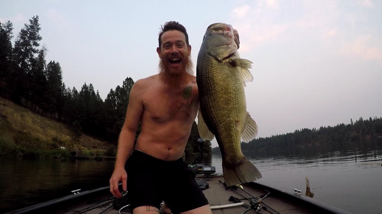 I almost break my PB - Frog fishing and pitching to cover (Long Lake ...