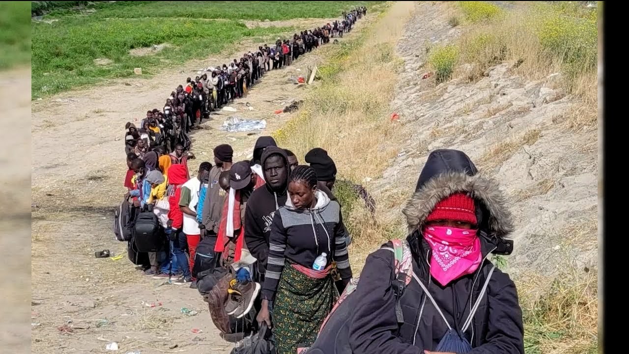 Federal government tries to deter thousands of migrants from flooding ...