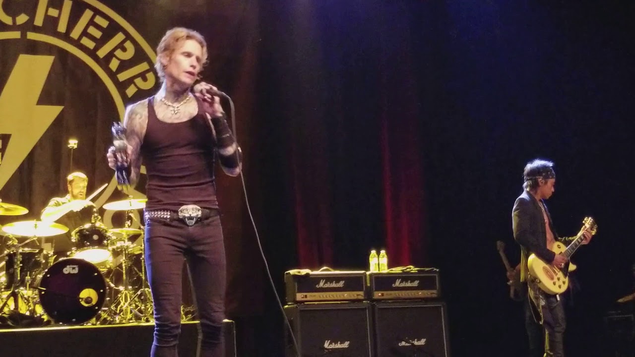 Buckcherry Lit Up live at The Paramount in Huntington Long Island July ...