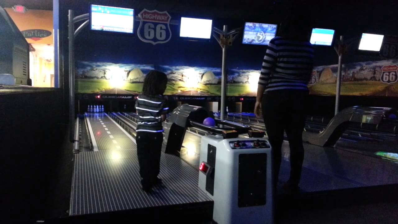 Wanda & Andre bowling, 12-9-2012 - YouTube